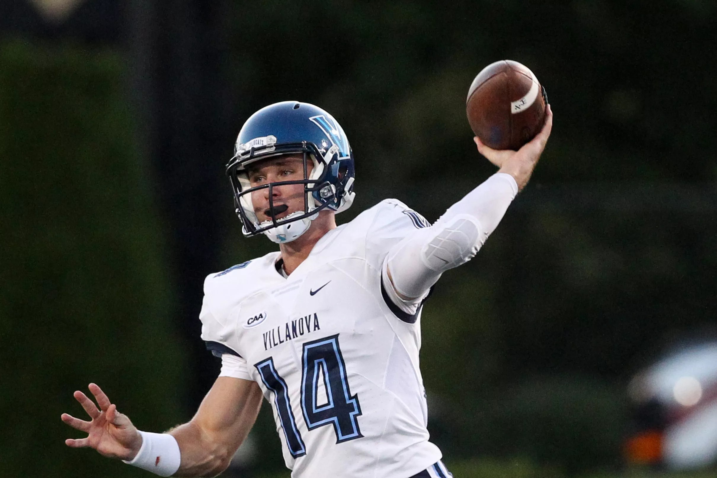 Quarterback Qadir Ismail signs Letter of intent