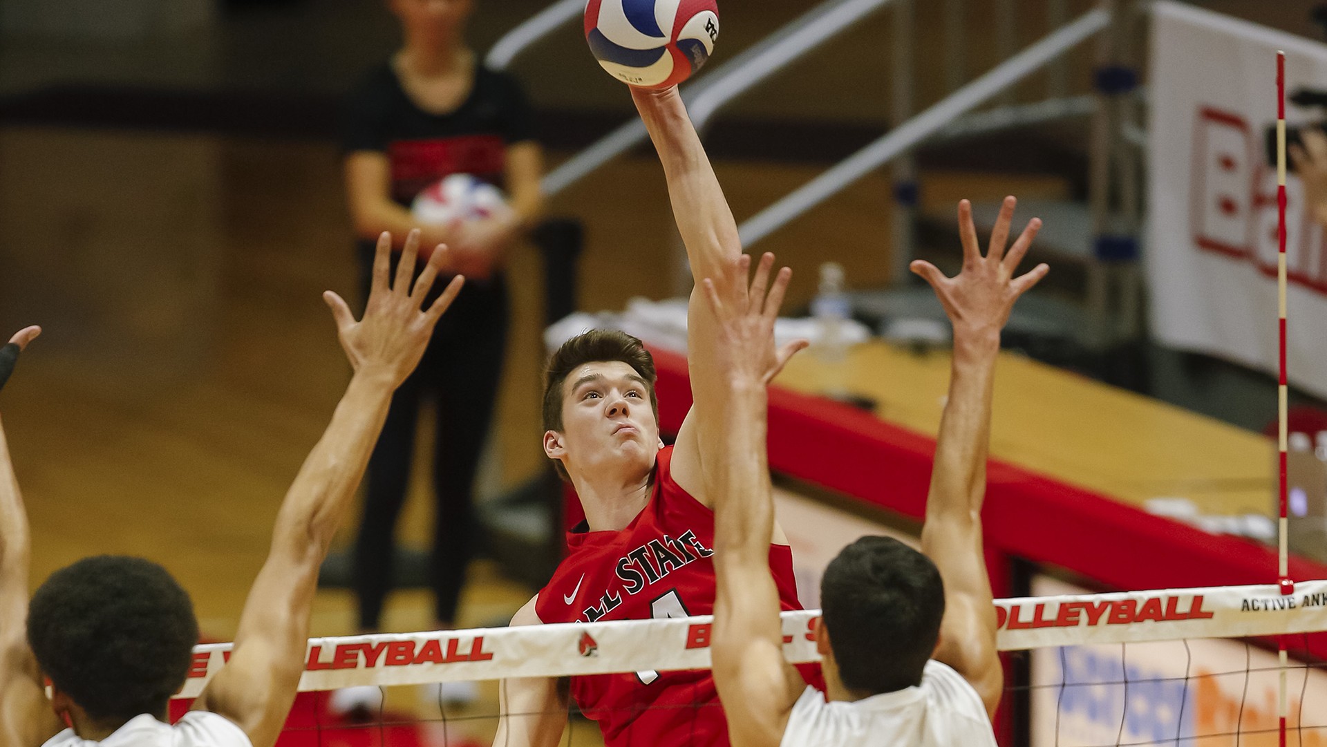 Men’s Volleyball Flies Past UC San Diego For Fifth Straight Win