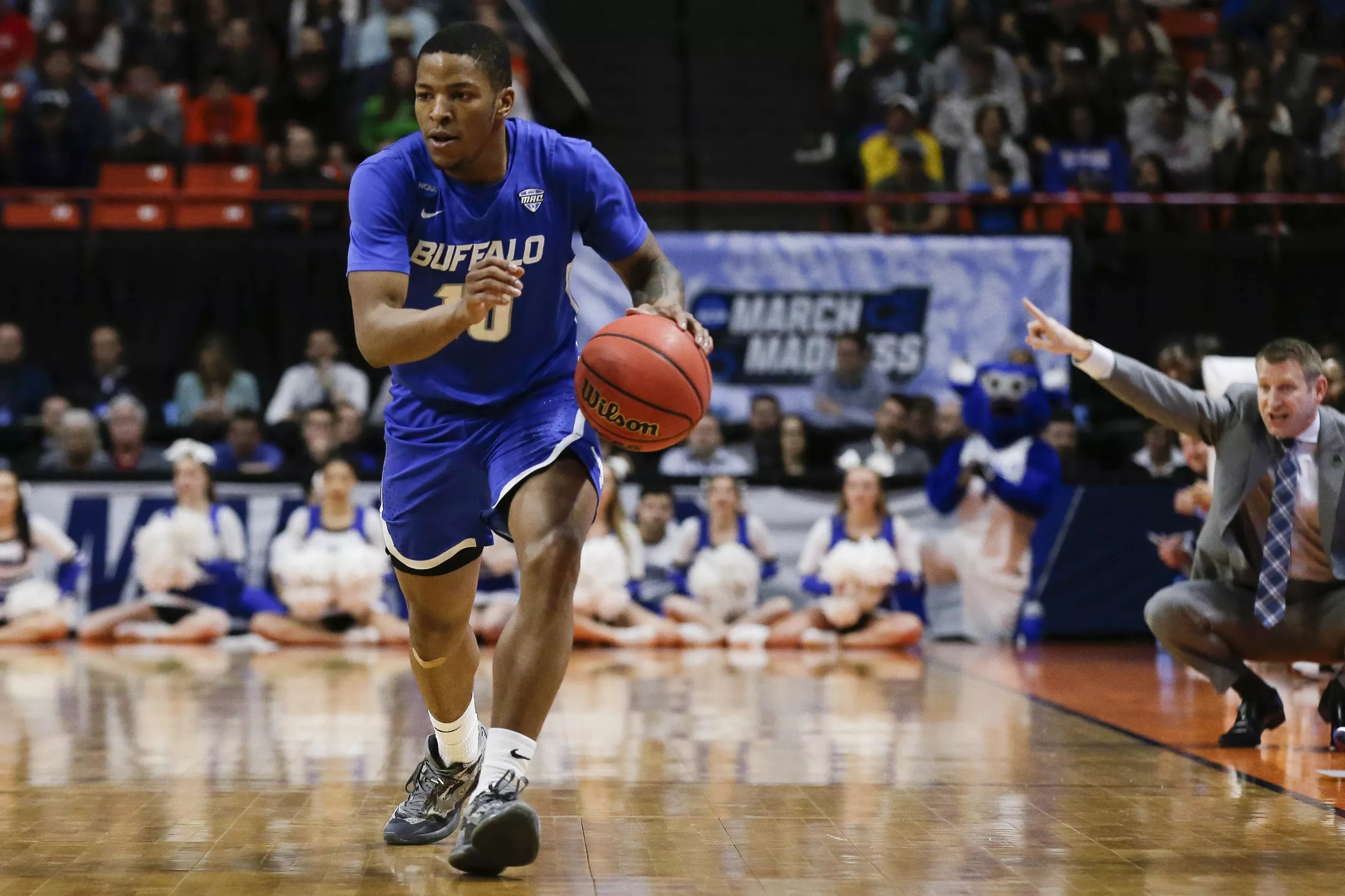 Wes Clark signs a professional contract with Italy’s New Basket Brindisi