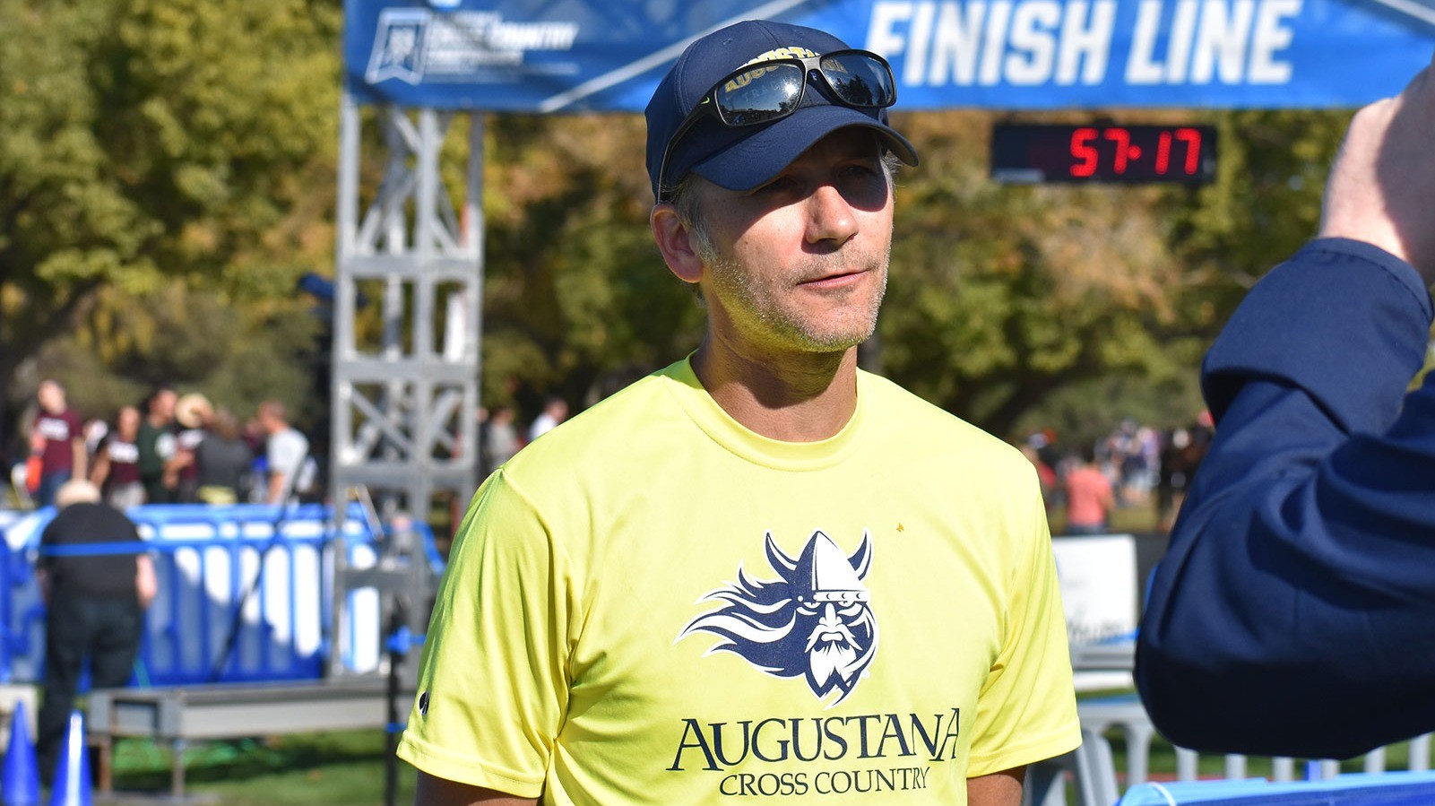 Hellman To Be Inducted Into Drake Relays Coaches Hall of Fame