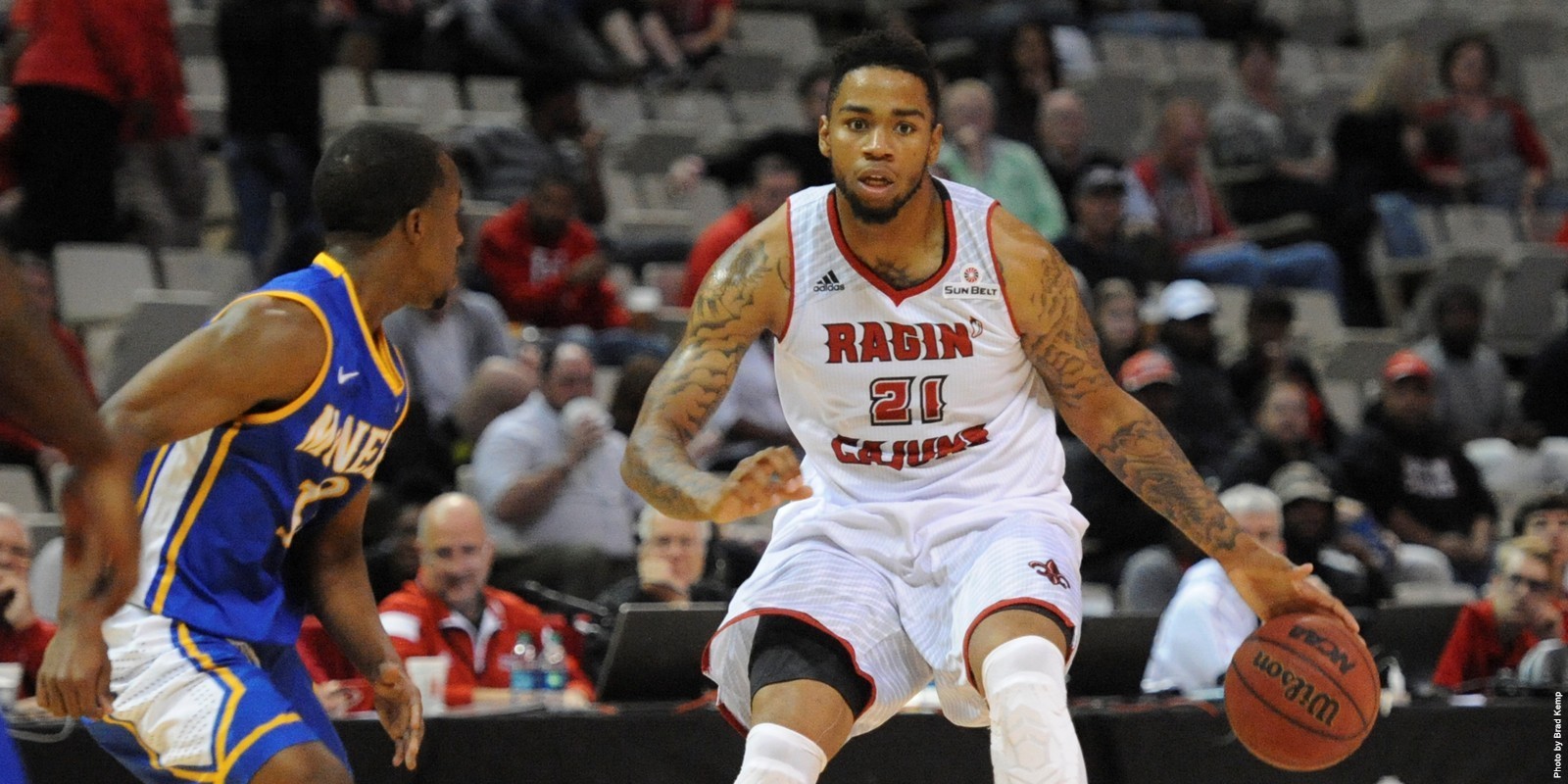Men's Basketball: Red Wolves Rally To Stun Ragin' Cajuns, 71-69