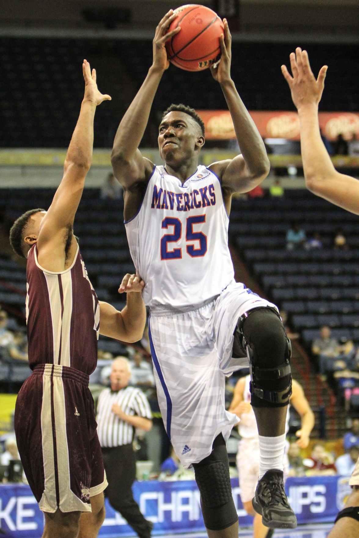 Preseason polls highlight basketball teams