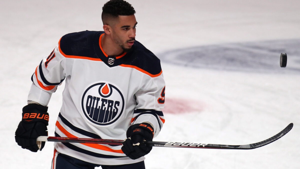 Evander Kane Scores in First Game as an Oiler
