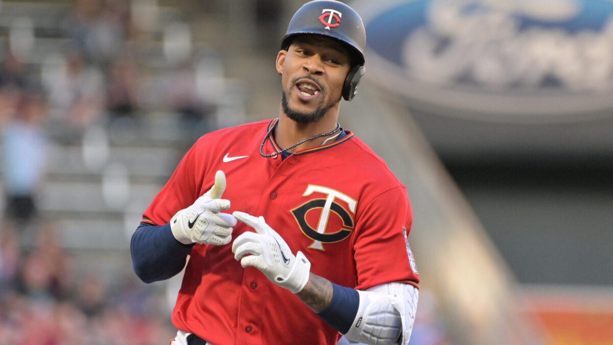 Byron Buxton Returns to Lineup Despite Lingering Knee Issues