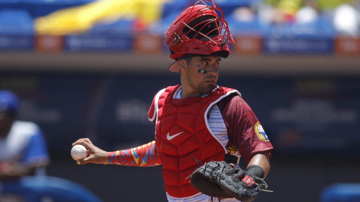 Robinson Chirinos Signs With Cubs