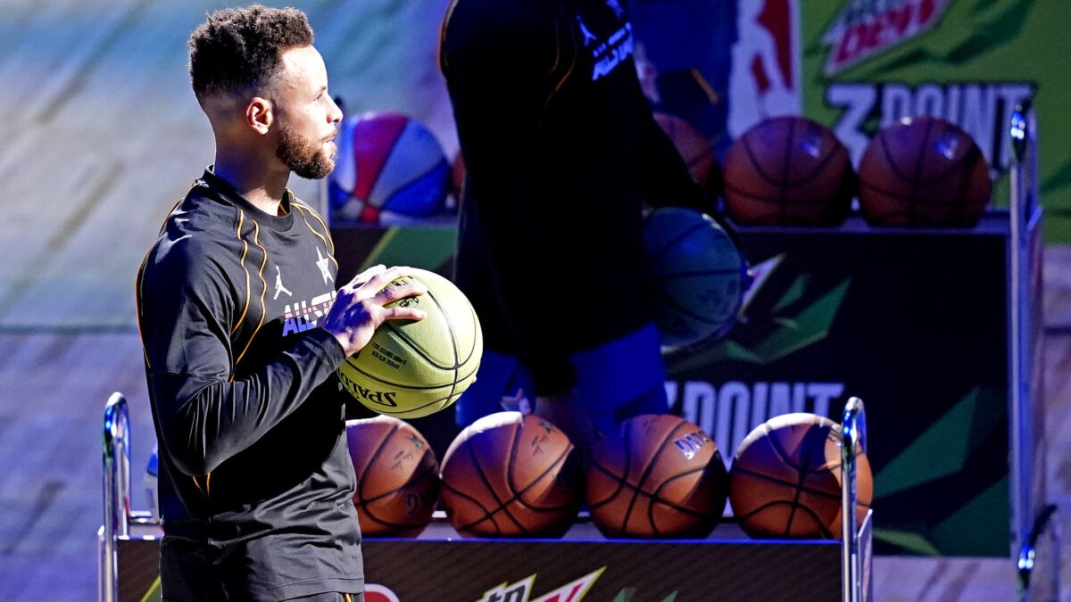 Steph Curry Wins Three-Point Contest