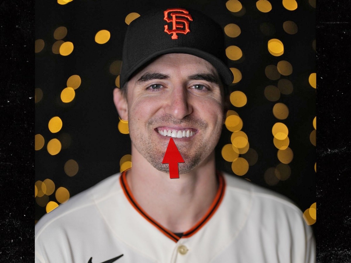 Giants' Ross Stripling Picture Day Mishap ... No One Told Me I Had Food ...