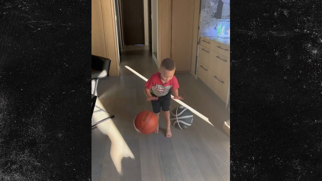 Steph Curry 3-Year-Old Dribbles Two Balls At Once ... Just Like Daddy!!!