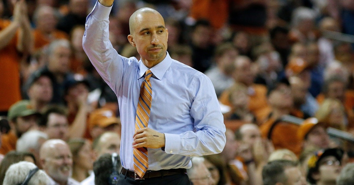 Shaka Smart takes moment at March Madness to memorialize Texas' Augie ...