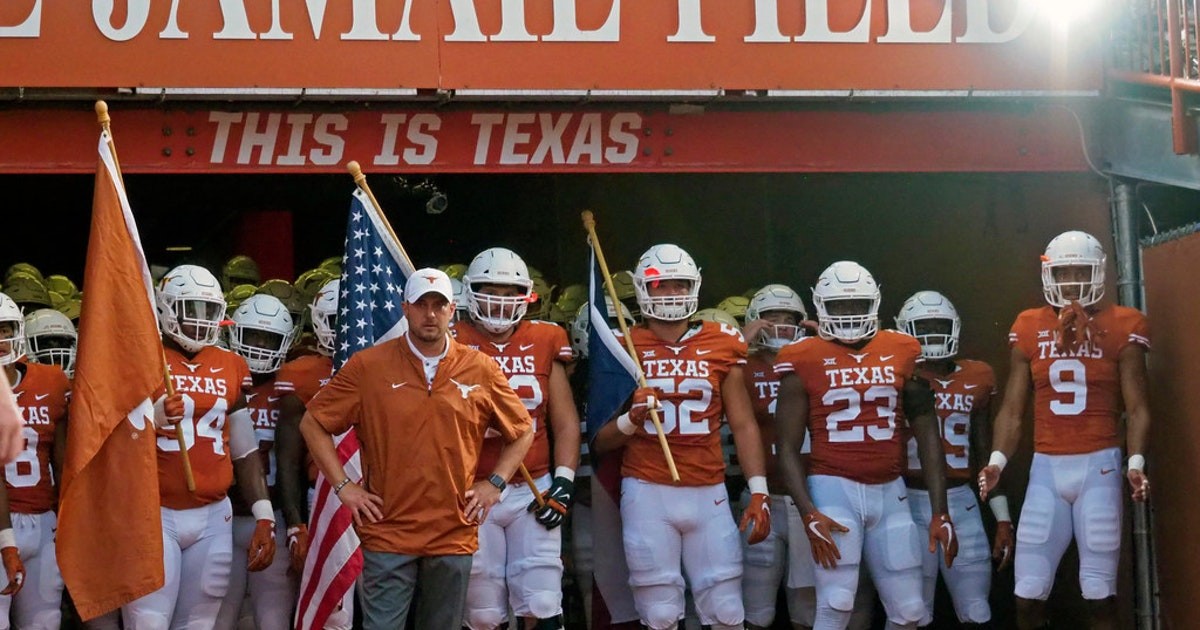 Four-star Georgia RB commits to Texas after big win over USC