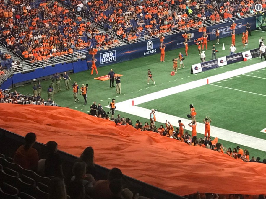 UTSA's upside down 'Come And Take It' flag made for an awkward moment ...