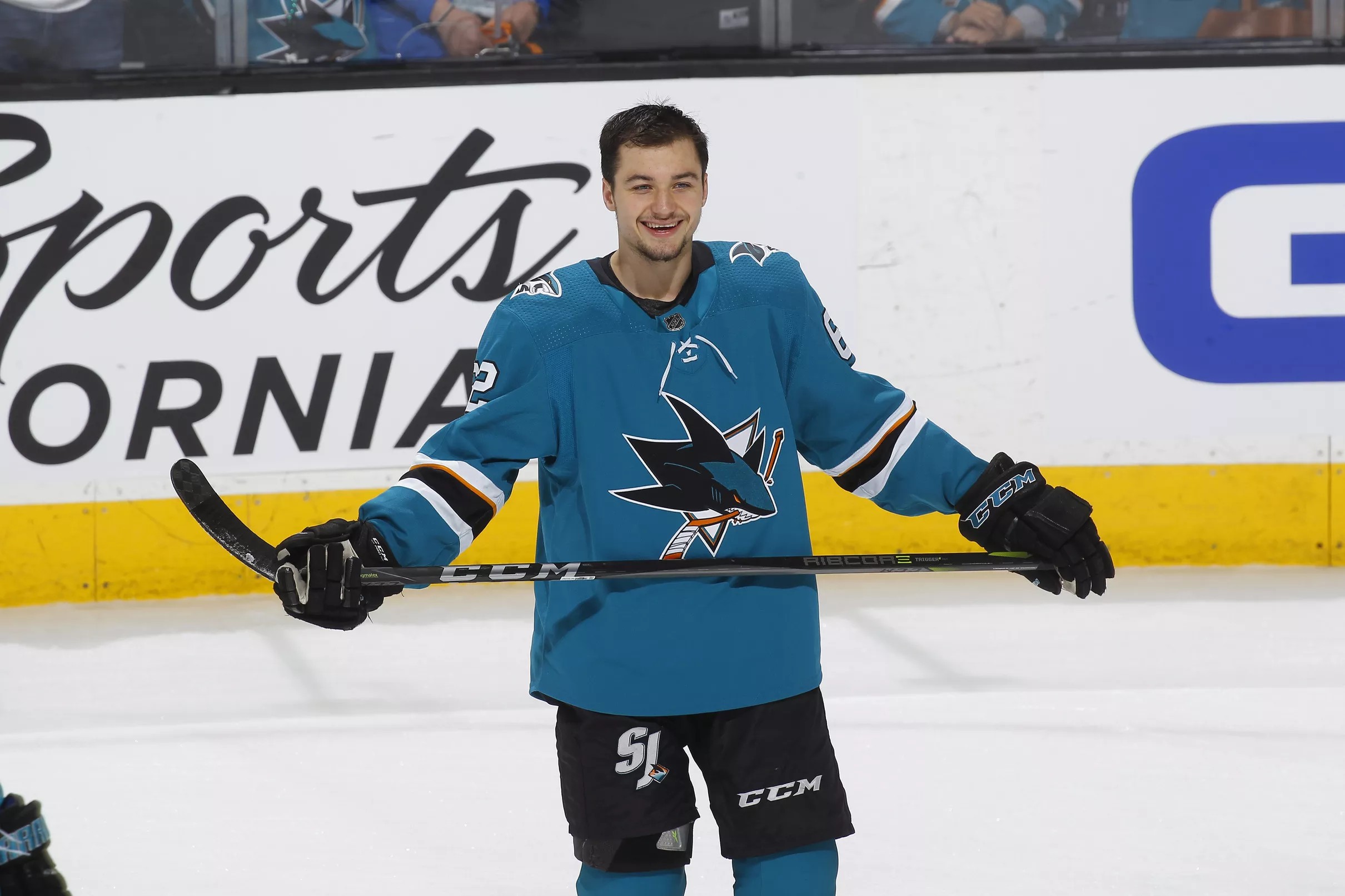 Sharks issue qualifying offers to three players