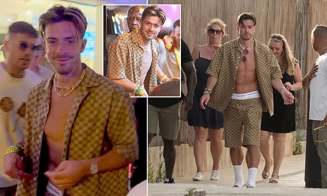 Fans mock EA Sports as FC24 Ultimate Edition Cover, which features over ...