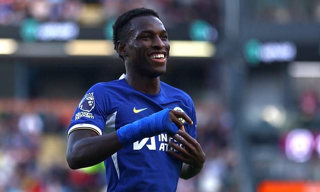 Sheffield United captain Chris Basham suffers a horrific leg injury ...