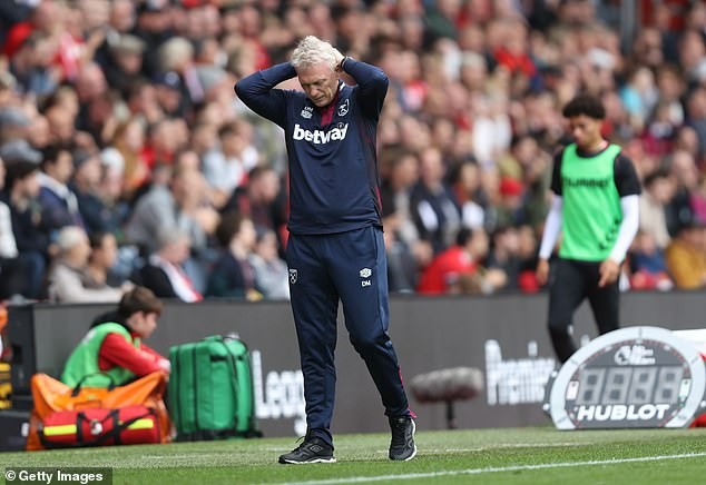 'Whoever was on VAR needs to go SPECSAVERS!': David Moyes fumes at ...