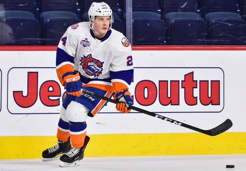 New York Islanders sign Travis St. Denis