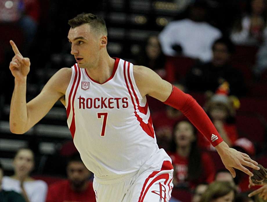Rockets' Sam Dekker gets first career start