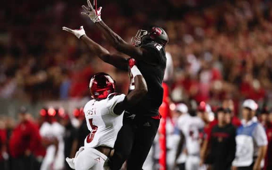 NC State's Stephen Louis makes a dazzling catch