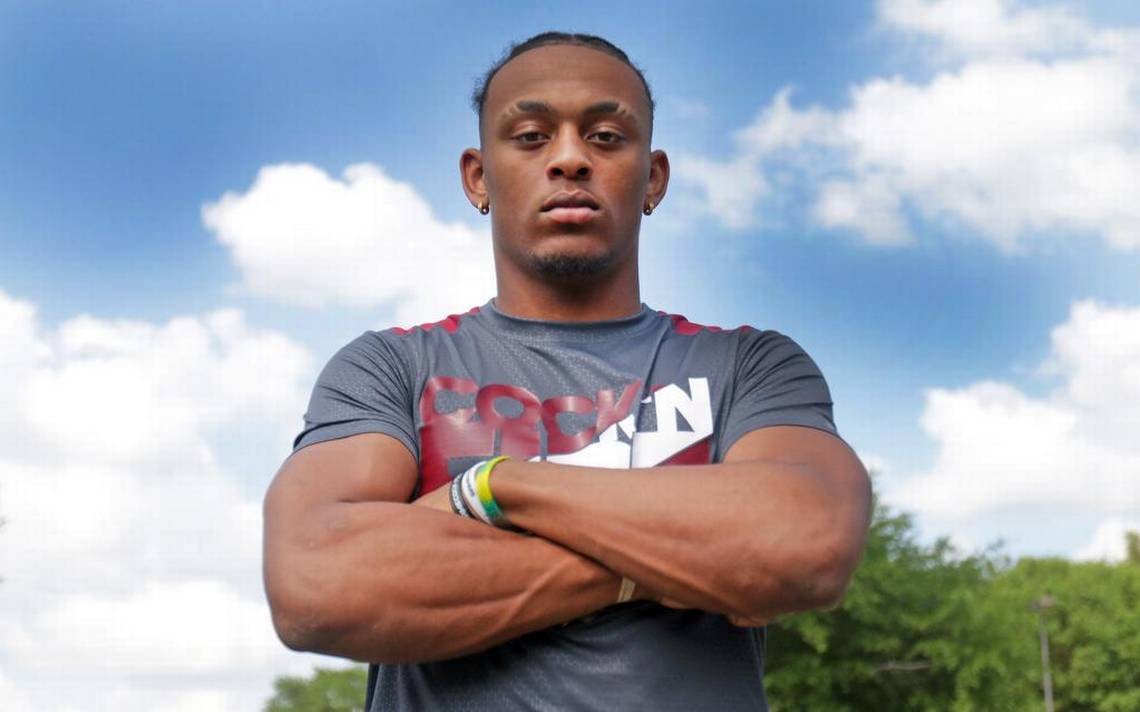 Report: Cane Bay’s R.J. Roderick commits to South Carolina football