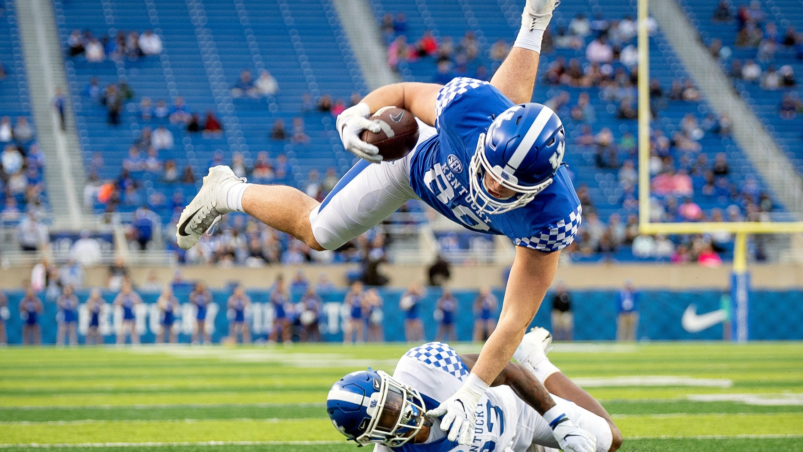 Why Moeller grad Brenden Bates, UK tight ends, should be happy about ...