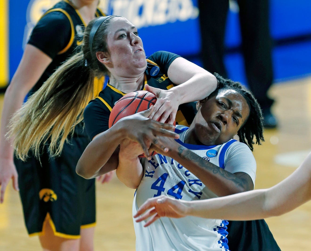 Kentucky women's basketball season ends with blowout loss to Iowa in ...