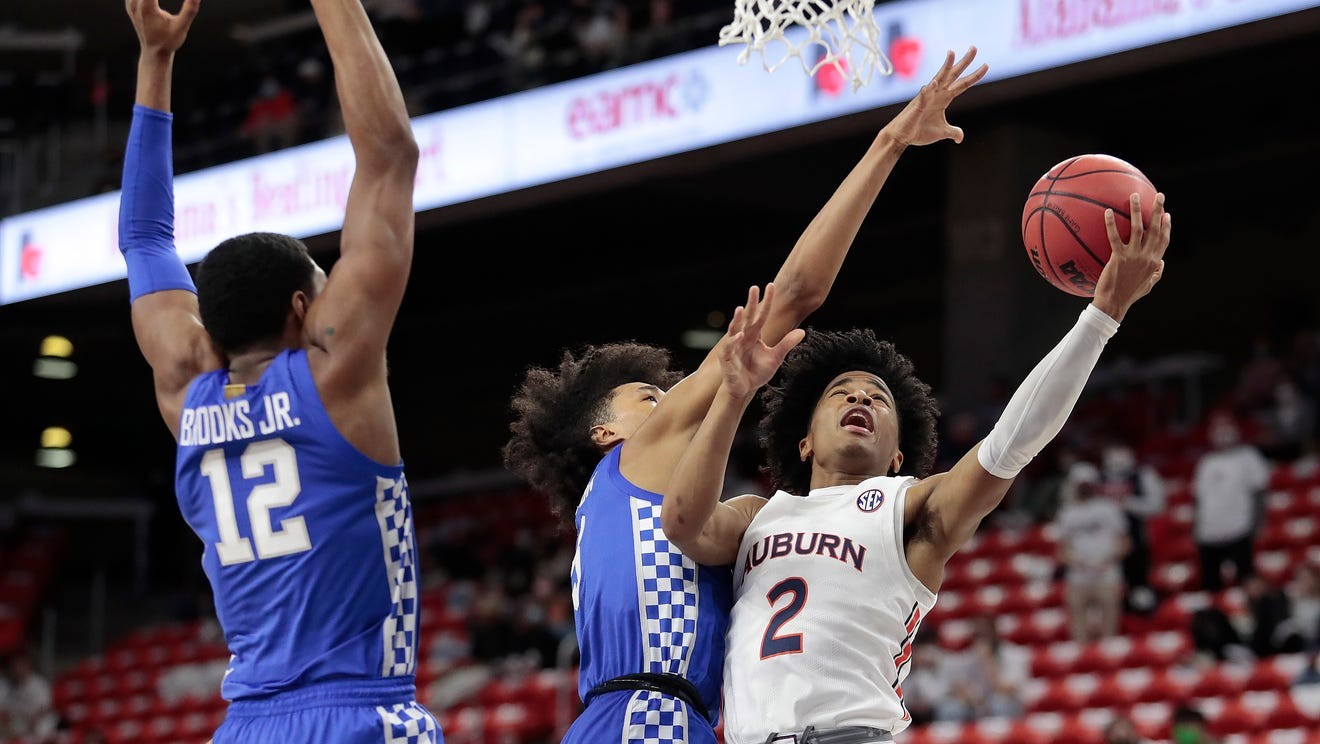 Kentucky basketball drops second straight game with 66-59 loss at Auburn