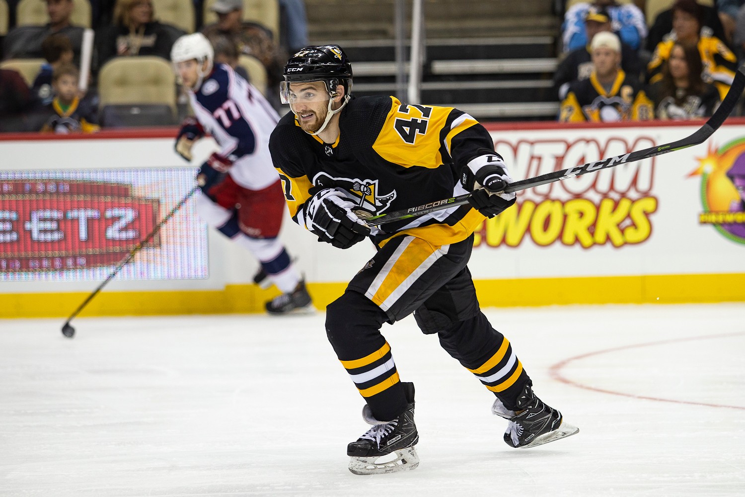 Penguins re-sign Adam Johnson to one-year deal