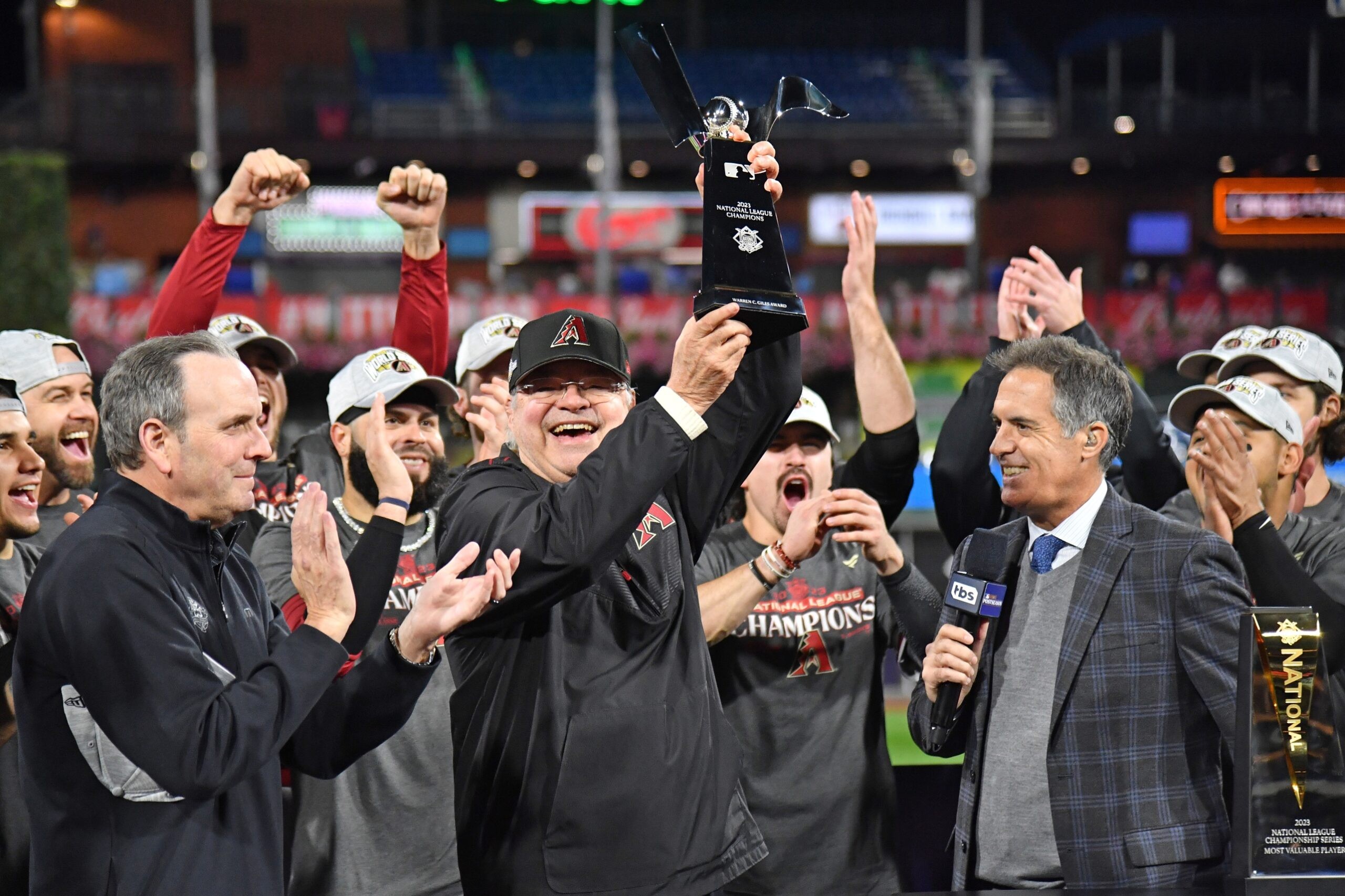 Diamondbacks owner Ken Kendrick is unfazed by the Dodgers signing ...