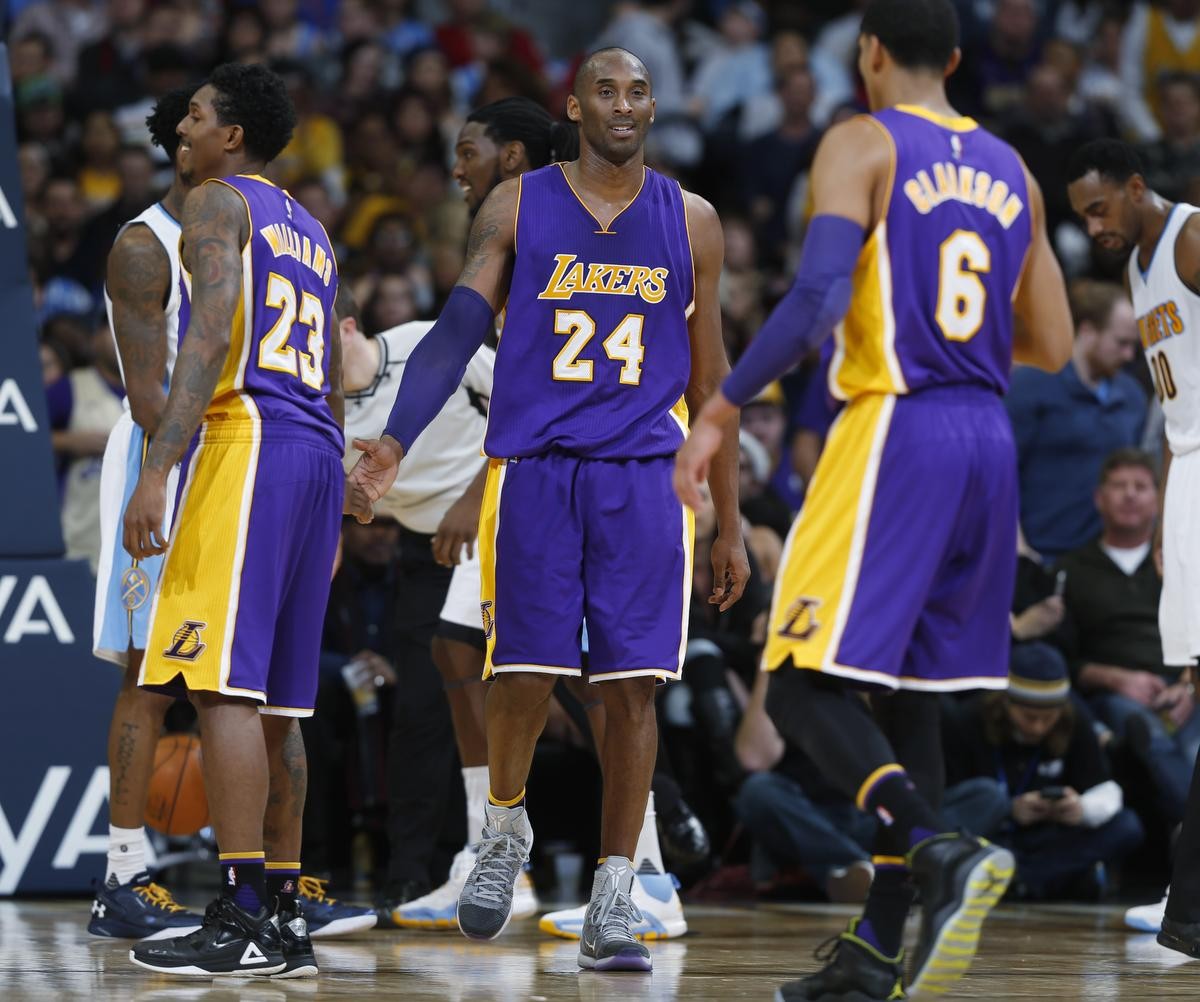 Frustrated Kobe Bryant has harsh message for Lakers teammates after ...