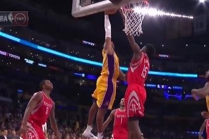 Kobe Bryant Turns Back the Clock with Vintage 1-Handed Dunk